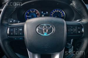 Sarkans Toyota Hilux 2017 Rīga, ar dzinēja tilpumu 2.40 L un nobraukumu 75 tūkst. km par 25990 €, foto 30 vietnē AUTOMOTO.COM.LV