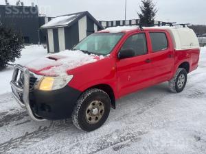Sarkans Toyota Hilux 2011 Rīga, ar dzinēja tilpumu 2.50 L un nobraukumu 225 tūkst. km par 9500 €, foto  vietnē AUTOMOTO.COM.LV