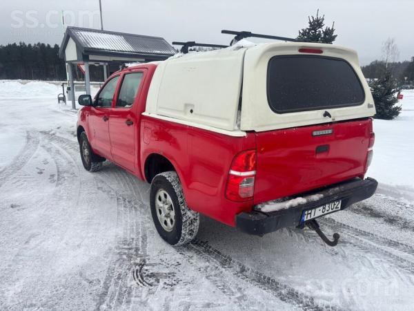 Red Toyota Hilux 2011 in Riga, with an engine capacity of 2.50 L and mileage of 225 thousand km for 9500 €, photo 3 on AUTOMOTO.COM.LV