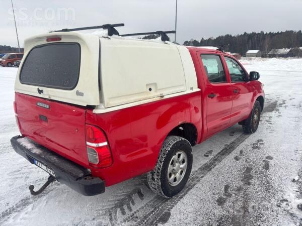 Red Toyota Hilux 2011 in Riga, with an engine capacity of 2.50 L and mileage of 225 thousand km for 9500 €, photo 4 on AUTOMOTO.COM.LV