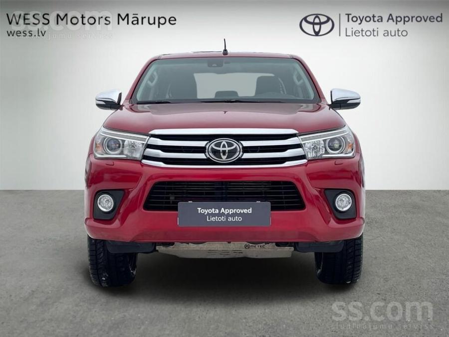 Red Toyota Hilux 2017 in Riga, with an engine capacity of 2.40 L and mileage of 156 thousand km for 28990 €, photo 5 on AUTOMOTO.COM.LV