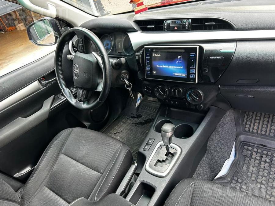 Sarkans Toyota Hilux 2017 Rīga, ar dzinēja tilpumu 2.00 L un nobraukumu 212 tūkst. km par 27250 €, foto 3 vietnē AUTOMOTO.COM.LV
