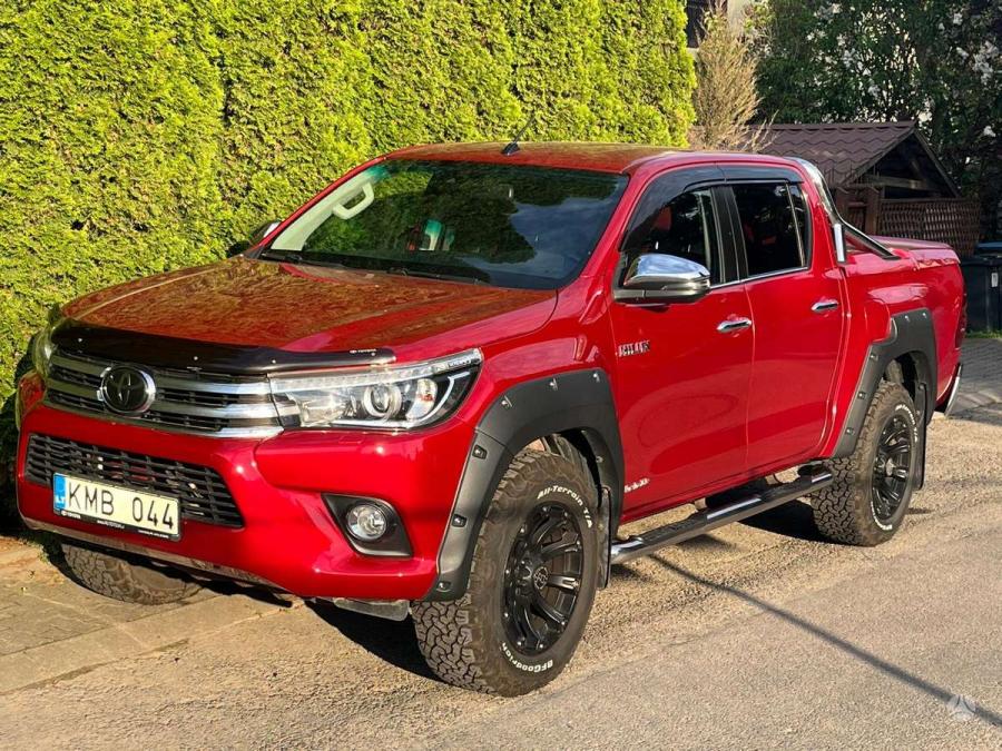 Sarkans Toyota Hilux 2018 Viļņa, ar dzinēja tilpumu 2.40 L un nobraukumu 158 tūkst. km par 25800 €, foto 1 vietnē AUTOMOTO.COM.LV