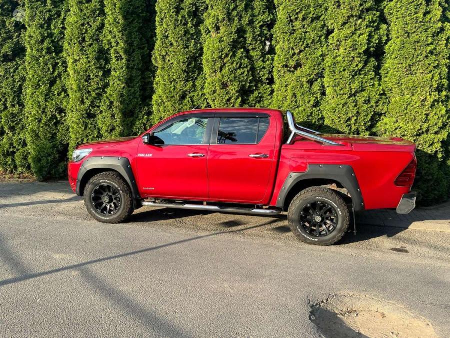 Sarkans Toyota Hilux 2018 Viļņa, ar dzinēja tilpumu 2.40 L un nobraukumu 158 tūkst. km par 25800 €, foto 4 vietnē AUTOMOTO.COM.LV