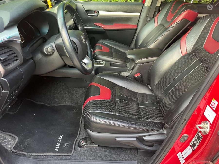 Sarkans Toyota Hilux 2018 Viļņa, ar dzinēja tilpumu 2.40 L un nobraukumu 158 tūkst. km par 25800 €, foto 8 vietnē AUTOMOTO.COM.LV