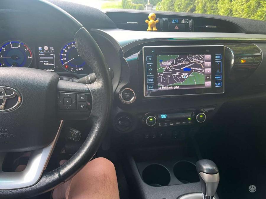 Sarkans Toyota Hilux 2018 Viļņa, ar dzinēja tilpumu 2.40 L un nobraukumu 158 tūkst. km par 25800 €, foto 9 vietnē AUTOMOTO.COM.LV