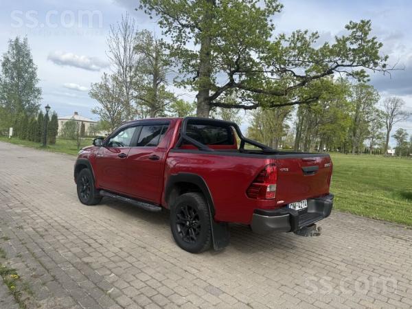 Sarkans Toyota Hilux 2020 Alūksne, ar dzinēja tilpumu 2.40 L un nobraukumu 210 tūkst. km par 27999 €, foto 4 vietnē AUTOMOTO.COM.LV