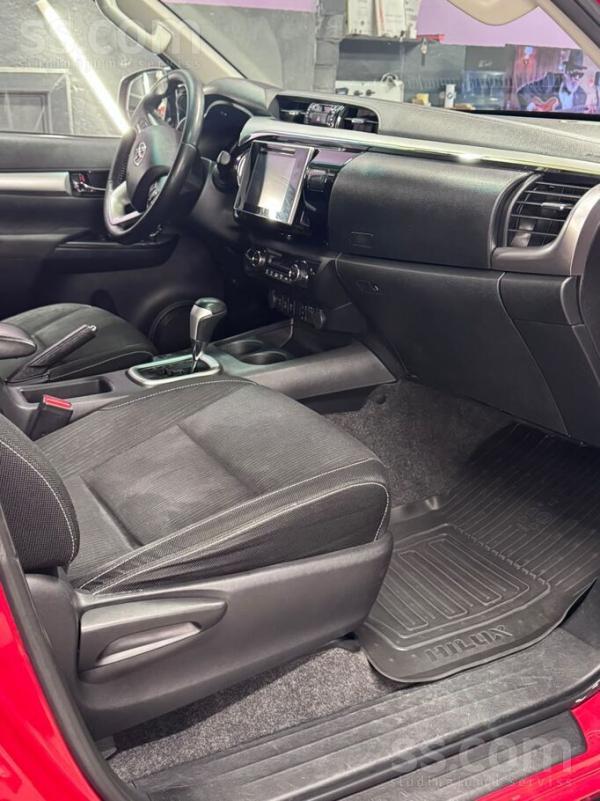 Red Toyota Hilux 2020 in Valmiera, with an engine capacity of 2.40 L and mileage of 221 thousand km for 25800 €, photo 7 on AUTOMOTO.COM.LV