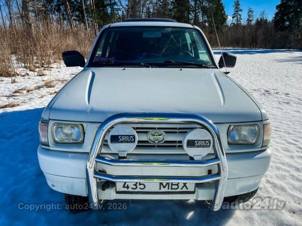 White Toyota Hilux 1998 in Jogeva, with an engine capacity of 2.40 L and mileage of 360 thousand km for 4000 €, photo 3 on AUTOMOTO.COM.LV