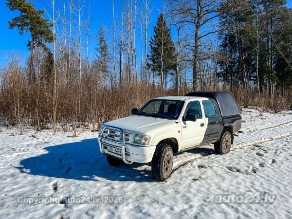 White Toyota Hilux 1998 in Jogeva, with an engine capacity of 2.40 L and mileage of 360 thousand km for 4000 €, photo 4 on AUTOMOTO.COM.LV