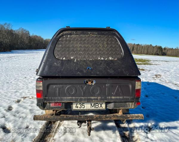 White Toyota Hilux 1998 in Jogeva, with an engine capacity of 2.40 L and mileage of 360 thousand km for 4000 €, photo 8 on AUTOMOTO.COM.LV