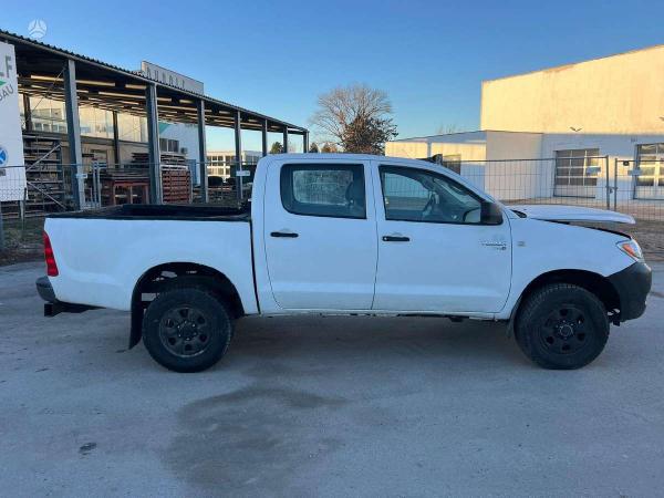 White Toyota Hilux 2006 in Marijampole, with an engine capacity of 2.50 L and mileage of 175 thousand km for 6750 €, photo 1 on AUTOMOTO.COM.LV