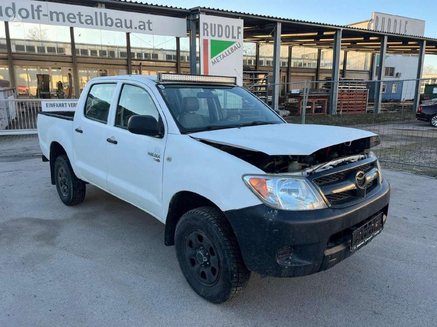 Balts Toyota Hilux 2006 Marijampole, ar dzinēja tilpumu 2.50 L un nobraukumu 175 tūkst. km par 6750 €, foto 2 vietnē AUTOMOTO.COM.LV