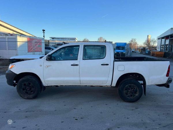 White Toyota Hilux 2006 in Marijampole, with an engine capacity of 2.50 L and mileage of 175 thousand km for 6750 €, photo 4 on AUTOMOTO.COM.LV