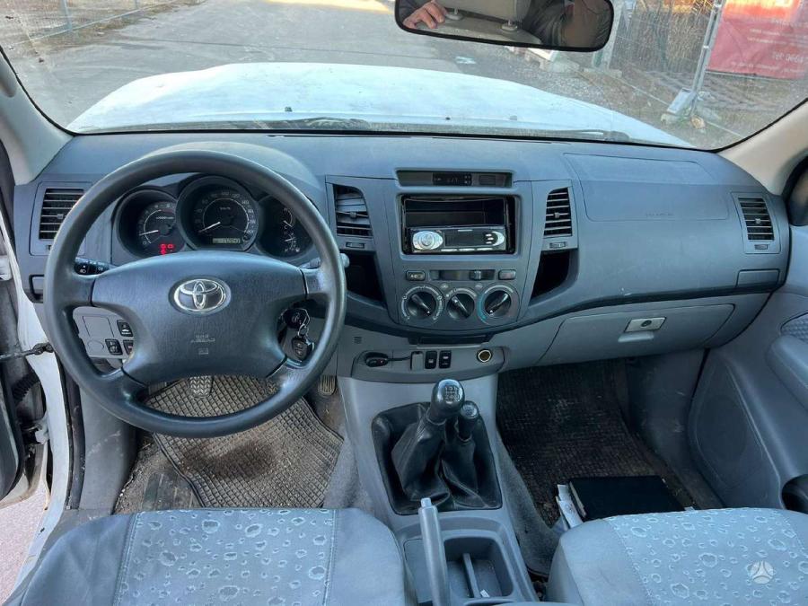 Balts Toyota Hilux 2006 Marijampole, ar dzinēja tilpumu 2.50 L un nobraukumu 175 tūkst. km par 6750 €, foto 8 vietnē AUTOMOTO.COM.LV