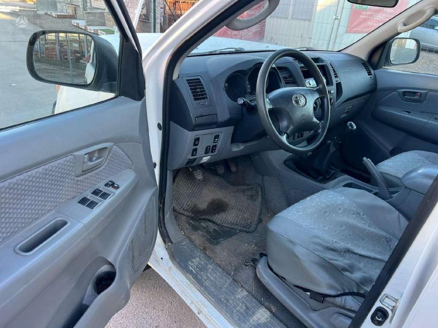 Balts Toyota Hilux 2006 Marijampole, ar dzinēja tilpumu 2.50 L un nobraukumu 175 tūkst. km par 6750 €, foto 9 vietnē AUTOMOTO.COM.LV