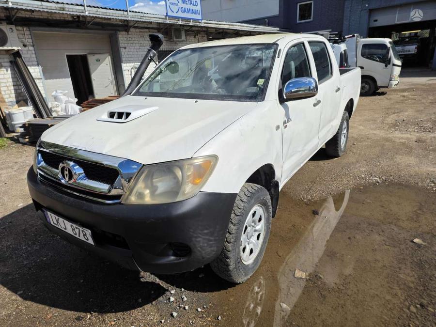 White Toyota Hilux 2008 in Vilnius, with an engine capacity of 2.50 L and mileage of 78 thousand km for 3500 €, photo 3 on AUTOMOTO.COM.LV