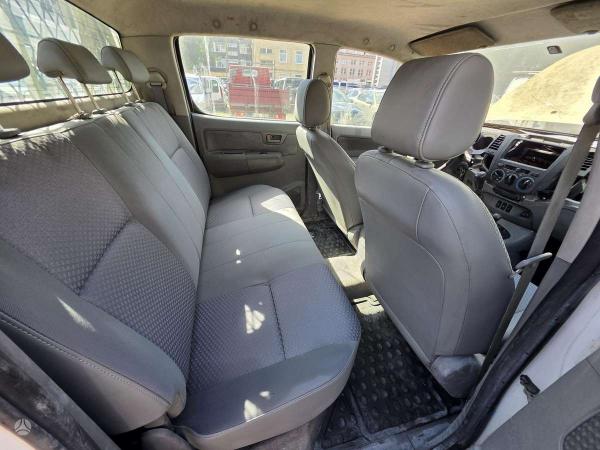 White Toyota Hilux 2008 in Vilnius, with an engine capacity of 2.50 L and mileage of 78 thousand km for 3500 €, photo 9 on AUTOMOTO.COM.LV