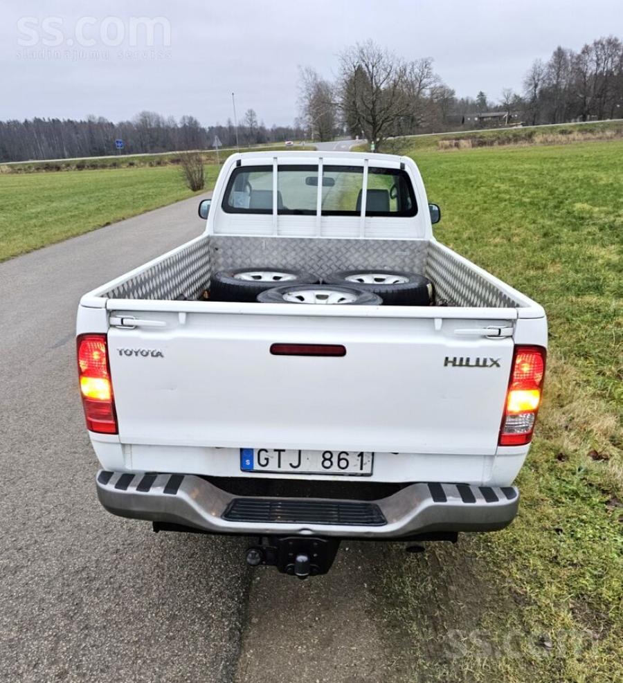 Balts Toyota Hilux 2010 Cēsis, ar dzinēja tilpumu 2.50 L un nobraukumu 152 tūkst. km par 12700 €, foto 2 vietnē AUTOMOTO.COM.LV