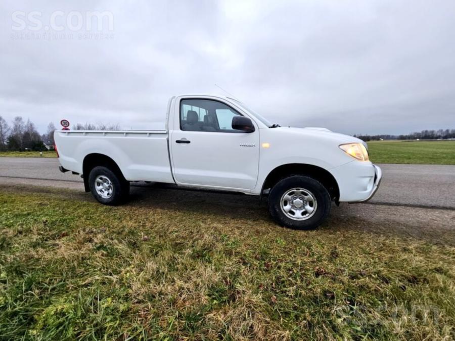 Balts Toyota Hilux 2010 Cēsis, ar dzinēja tilpumu 2.50 L un nobraukumu 152 tūkst. km par 12700 €, foto 4 vietnē AUTOMOTO.COM.LV