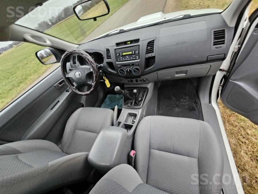 Balts Toyota Hilux 2010 Cēsis, ar dzinēja tilpumu 2.50 L un nobraukumu 152 tūkst. km par 12700 €, foto 12 vietnē AUTOMOTO.COM.LV