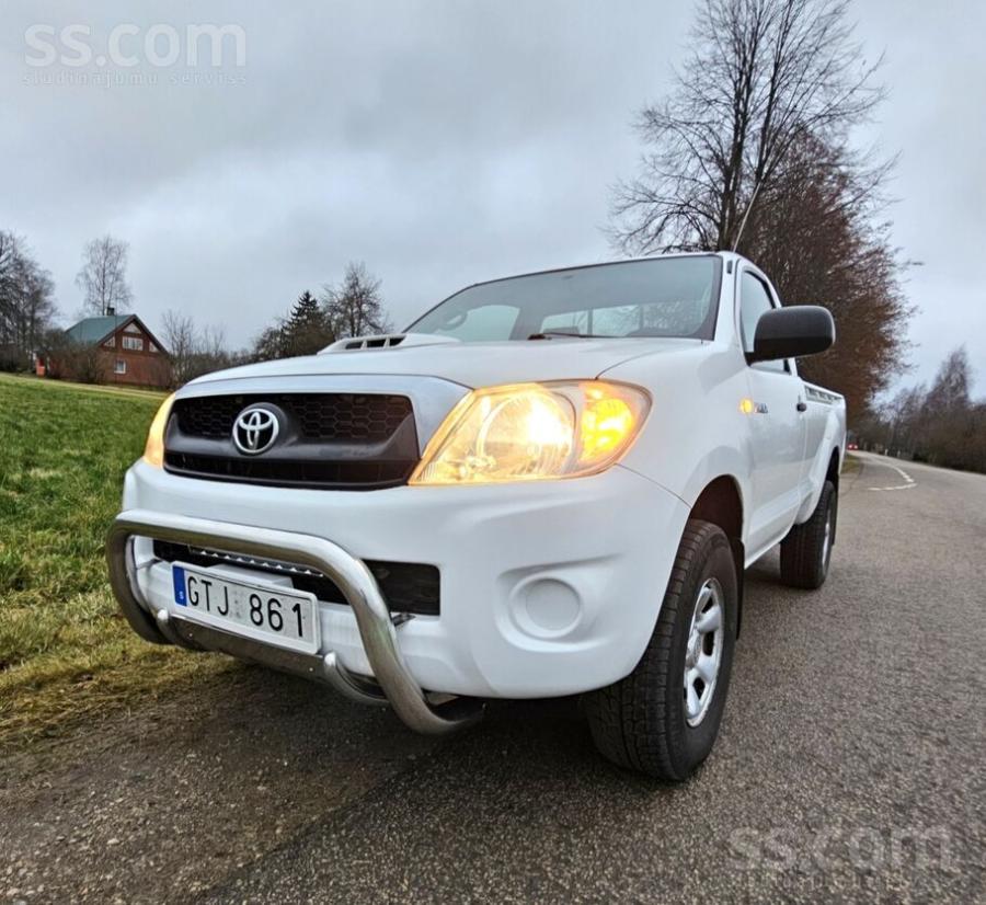 Balts Toyota Hilux 2010 Cēsis, ar dzinēja tilpumu 2.50 L un nobraukumu 152 tūkst. km par 12700 €, foto 13 vietnē AUTOMOTO.COM.LV