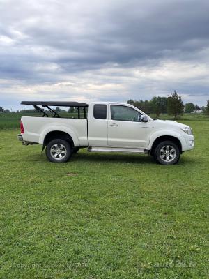 White Toyota Hilux 2010 in Tallinn, with an engine capacity of 2.50 L and mileage of 480 thousand km for 10500 €, photo  on AUTOMOTO.COM.LV