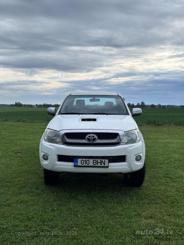 Balts Toyota Hilux 2010 Tallina, ar dzinēja tilpumu 2.50 L un nobraukumu 480 tūkst. km par 10500 €, foto 2 vietnē AUTOMOTO.COM.LV