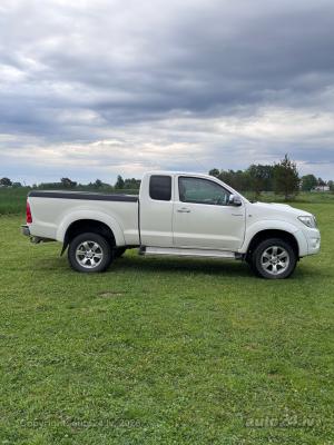 White Toyota Hilux 2010 in Tallinn, with an engine capacity of 2.50 L and mileage of 480 thousand km for 10500 €, photo 4 on AUTOMOTO.COM.LV