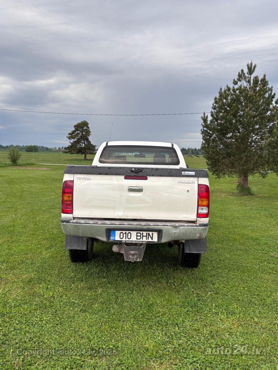 White Toyota Hilux 2010 in Tallinn, with an engine capacity of 2.50 L and mileage of 480 thousand km for 10500 €, photo 5 on AUTOMOTO.COM.LV