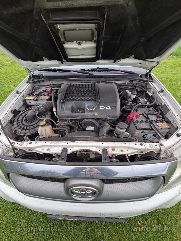 Balts Toyota Hilux 2010 Tallina, ar dzinēja tilpumu 2.50 L un nobraukumu 480 tūkst. km par 10500 €, foto 5 vietnē AUTOMOTO.COM.LV