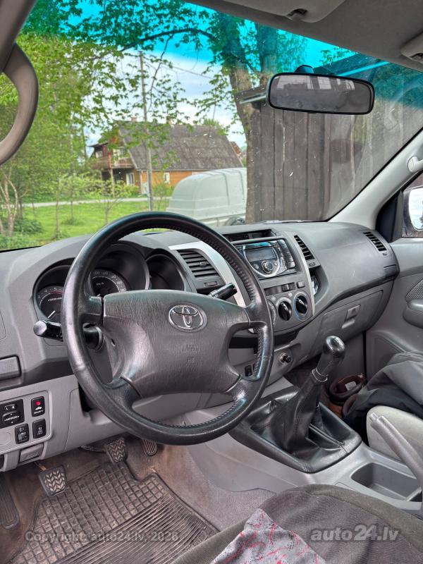Balts Toyota Hilux 2010 Tallina, ar dzinēja tilpumu 2.50 L un nobraukumu 480 tūkst. km par 10500 €, foto 7 vietnē AUTOMOTO.COM.LV