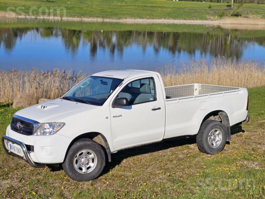Balts Toyota Hilux 2010 Cēsis, ar dzinēja tilpumu 2.50 L un nobraukumu 152 tūkst. km par 12500 €, foto 3 vietnē AUTOMOTO.COM.LV