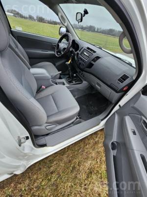 Balts Toyota Hilux 2010 Cēsis, ar dzinēja tilpumu 2.50 L un nobraukumu 152 tūkst. km par 12500 €, foto 12 vietnē AUTOMOTO.COM.LV