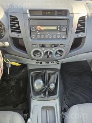 Balts Toyota Hilux 2010 Cēsis, ar dzinēja tilpumu 2.50 L un nobraukumu 152 tūkst. km par 12500 €, foto 19 vietnē AUTOMOTO.COM.LV
