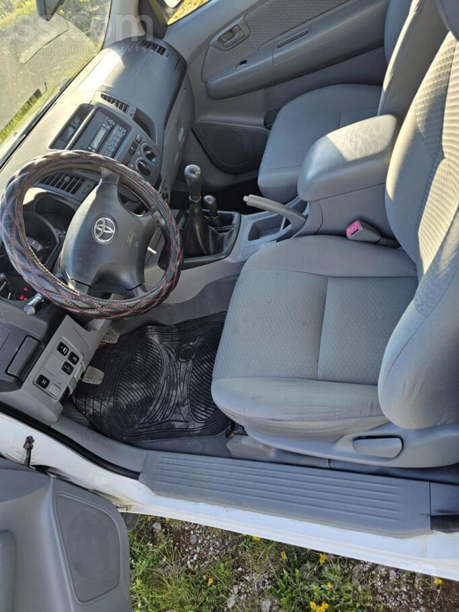 Balts Toyota Hilux 2010 Cēsis, ar dzinēja tilpumu 2.50 L un nobraukumu 152 tūkst. km par 12500 €, foto 23 vietnē AUTOMOTO.COM.LV