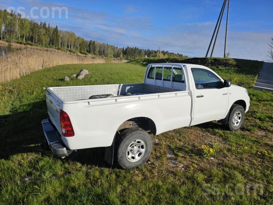 Balts Toyota Hilux 2010 Cēsis, ar dzinēja tilpumu 2.50 L un nobraukumu 152 tūkst. km par 12500 €, foto 24 vietnē AUTOMOTO.COM.LV