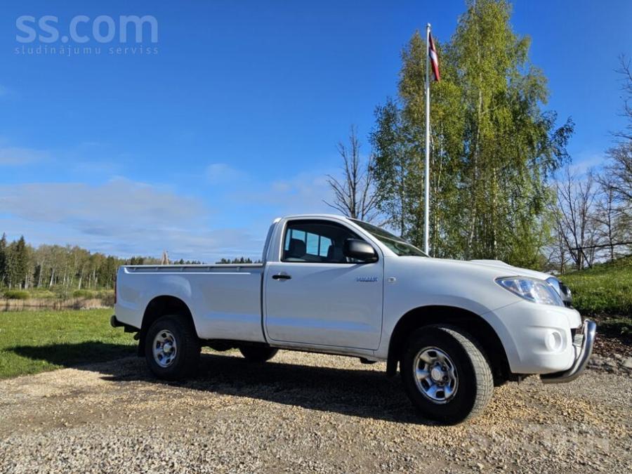 Balts Toyota Hilux 2010 Cēsis, ar dzinēja tilpumu 2.50 L un nobraukumu 152 tūkst. km par 12500 €, foto 27 vietnē AUTOMOTO.COM.LV