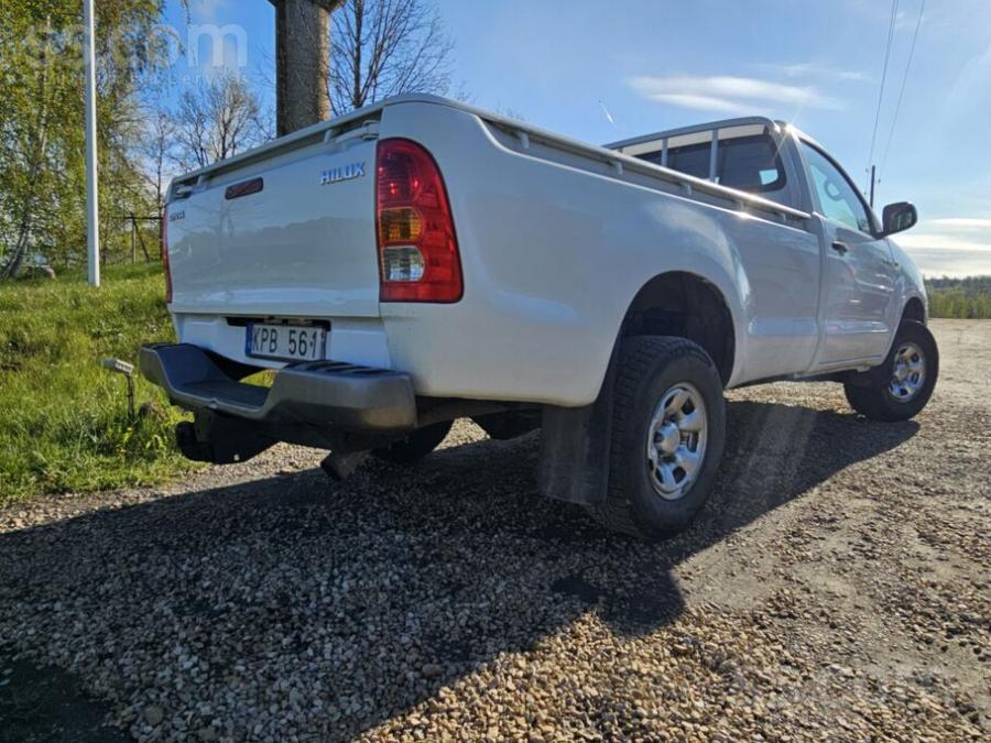 Balts Toyota Hilux 2010 Cēsis, ar dzinēja tilpumu 2.50 L un nobraukumu 152 tūkst. km par 12500 €, foto 28 vietnē AUTOMOTO.COM.LV