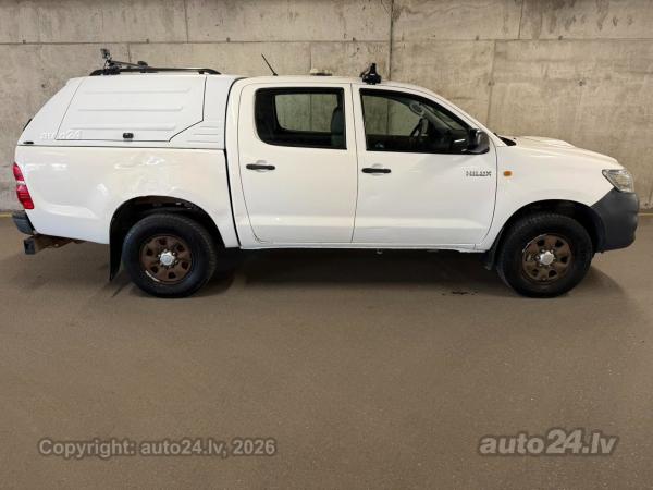 White Toyota Hilux 2012 in Tallinn, with an engine capacity of 2.50 L and mileage of 273 thousand km for 10990 €, photo 4 on AUTOMOTO.COM.LV