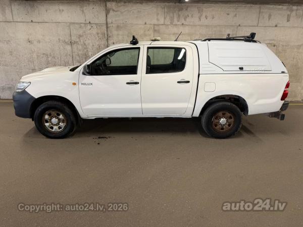 White Toyota Hilux 2012 in Tallinn, with an engine capacity of 2.50 L and mileage of 273 thousand km for 10990 €, photo 5 on AUTOMOTO.COM.LV
