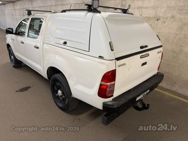 White Toyota Hilux 2012 in Tallinn, with an engine capacity of 2.50 L and mileage of 227 thousand km for 9995 €, photo 2 on AUTOMOTO.COM.LV