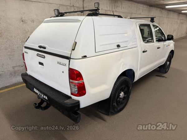 White Toyota Hilux 2012 in Tallinn, with an engine capacity of 2.50 L and mileage of 227 thousand km for 9995 €, photo 4 on AUTOMOTO.COM.LV