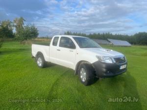 White Toyota Hilux 2012 in Paide, with an engine capacity of 2.50 L and mileage of 275 thousand km for 15200 €, photo 1 on AUTOMOTO.COM.LV