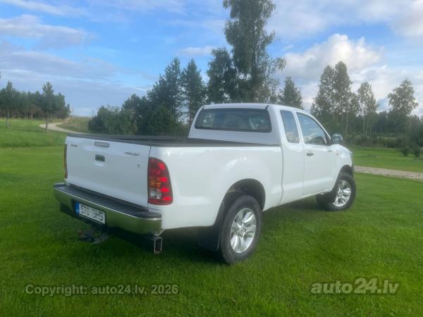 Balts Toyota Hilux 2012 Paide, ar dzinēja tilpumu 2.50 L un nobraukumu 275 tūkst. km par 15200 €, foto 5 vietnē AUTOMOTO.COM.LV