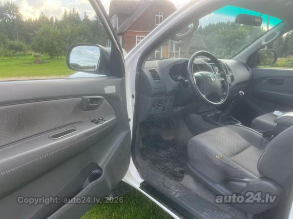 Balts Toyota Hilux 2012 Paide, ar dzinēja tilpumu 2.50 L un nobraukumu 275 tūkst. km par 15200 €, foto 9 vietnē AUTOMOTO.COM.LV