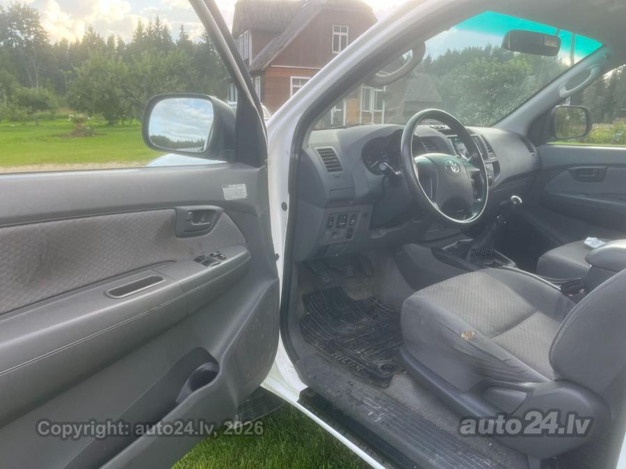 Balts Toyota Hilux 2012 Paide, ar dzinēja tilpumu 2.50 L un nobraukumu 275 tūkst. km par 15200 €, foto 9 vietnē AUTOMOTO.COM.LV