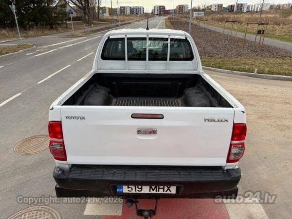 White Toyota Hilux 2013 in Tartu, with an engine capacity of 2.50 L and mileage of 280 thousand km for 12900 €, photo 8 on AUTOMOTO.COM.LV