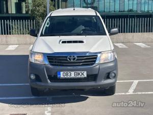 Balts Toyota Hilux 2013 Tallina, ar dzinēja tilpumu 2.50 L un nobraukumu 222 tūkst. km par 13490 €, foto  vietnē AUTOMOTO.COM.LV
