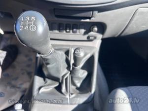 Белый Тойота Хайлюкс 2013 в Таллин, объемом двигателя 2.50 л и пробегом 222 тыс. км за 13490 €, фото 17 на AUTOMOTO.COM.LV